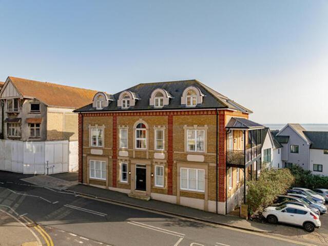 For Sale 2 Bedroom Shared Living/roommate Leigh Southend on Sea DS101675136