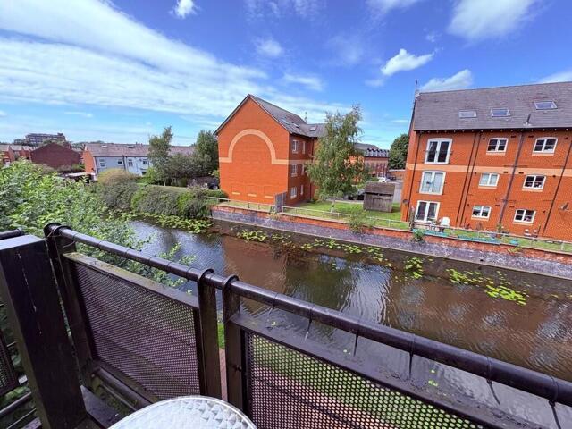 For Sale 2 Bedroom Shared Living/roommate Leigh Wigan DS98649164