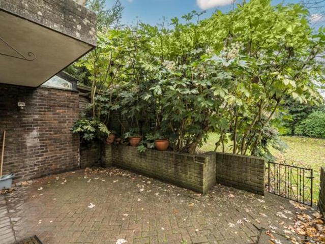 For Sale 2 Bedroom Shared Living/roommate London Greater London DLS98503934