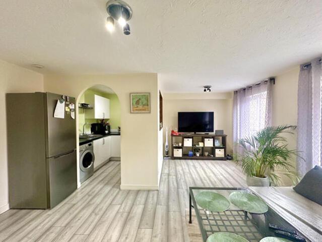 For Sale 2 Bedroom Shared Living/roommate London Greater London DS100786471