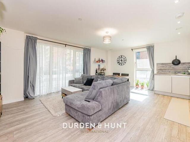For Sale 2 Bedroom Shared Living/roommate Londres Greater London DS98864541