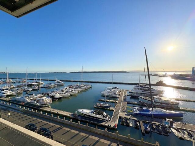 For Sale 2 Bedroom Shared Living/roommate Poole Poole DS98903303