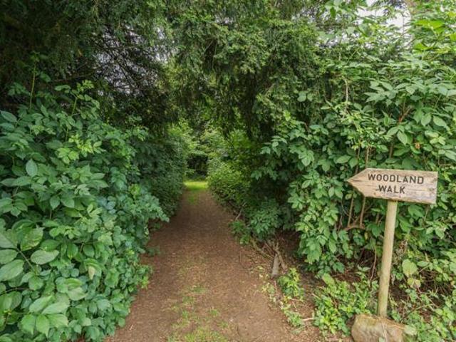 For Sale 2 Bedroom Shared Living/roommate Rugby Warwickshire DLS100684888
