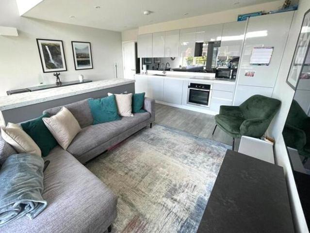 For Sale 2 Bedroom Shared Living/roommate Rayleigh Essex DS98503806