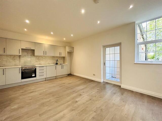 For Sale 2 Bedroom Shared Living/roommate Reading Reading DS100398298
