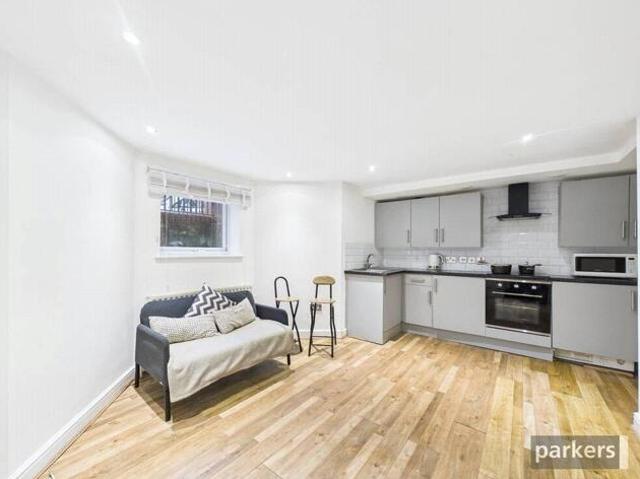 For Sale 2 Bedroom Shared Living/roommate Reading Reading DS98968873