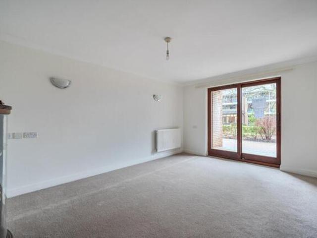 For Sale 2 Bedroom Shared Living/roommate Reading Wokingham DS101025396