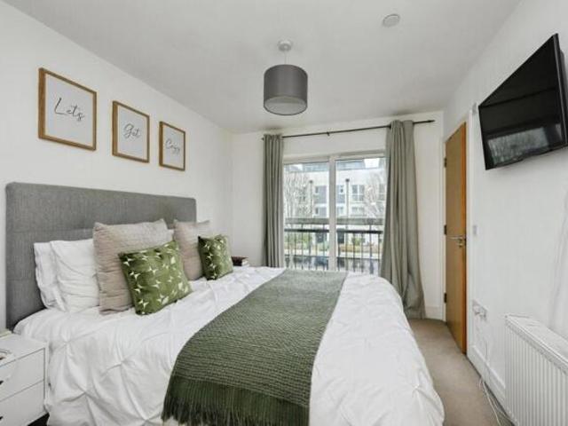 For Sale 2 Bedroom Shared Living/roommate Redhill Surrey DS101316172