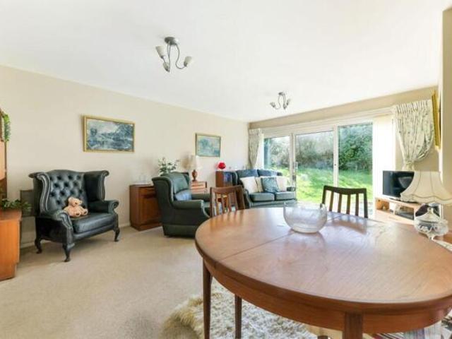 For Sale 2 Bedroom Shared Living/roommate Reigate Surrey DS100366393