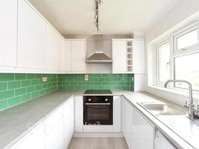 For Sale 2 Bedroom Shared Living/roommate Reigate Surrey DS99029157