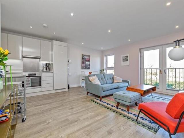 For Sale 2 Bedroom Shared Living/roommate Roland Street Roland Street DLS101891825