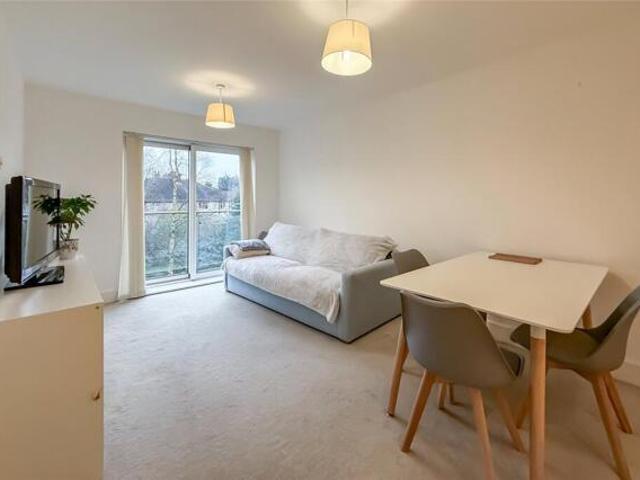 For Sale 2 Bedroom Shared Living/roommate St. Albans Hertfordshire DLS99237230