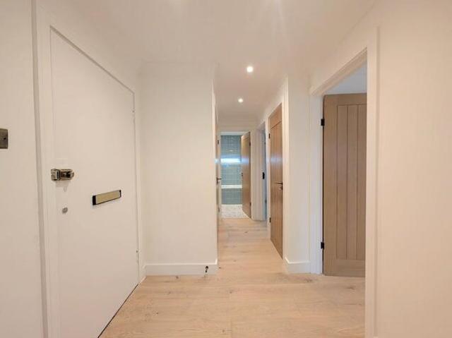 For Sale 2 Bedroom Shared Living/roommate Stanwell Surrey DS101996298