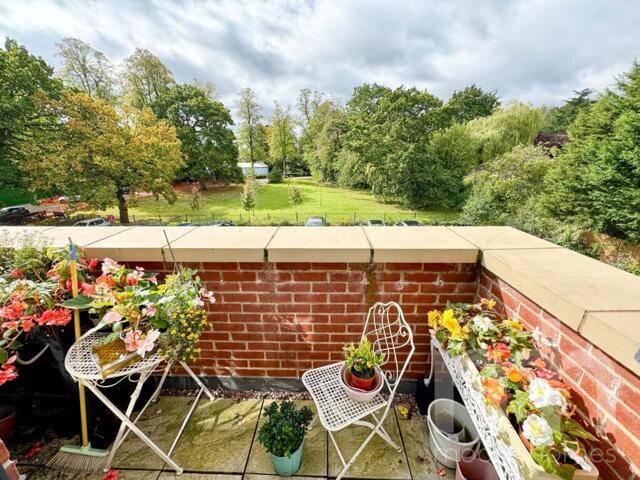 For Sale 2 Bedroom Shared Living/roommate Stockport Greater Manchester DS99315373