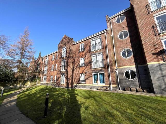 For Sale 2 Bedroom Shared Living/roommate Stoke On Trent Staffordshire DS99092453