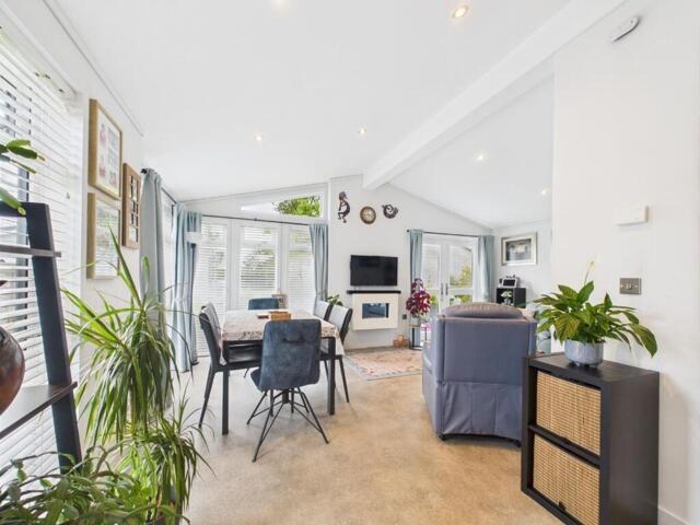 For Sale 2 Bedroom Shared Living/roommate Stretton Derbyshire DS99642041