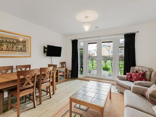 For Sale 2 Bedroom Shared Living/roommate Sunbury Surrey DS98834924
