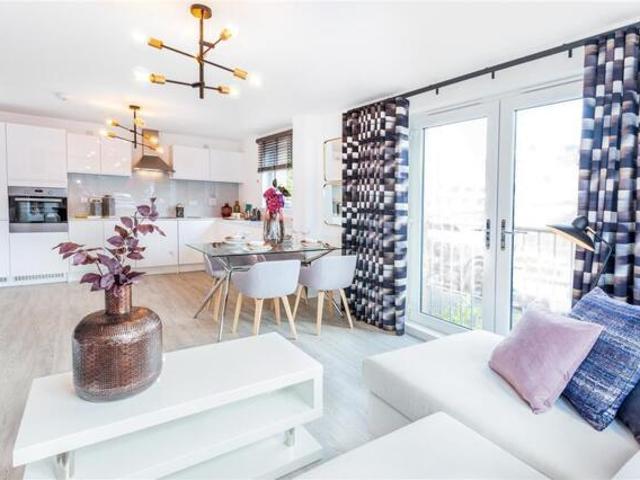 For Sale 2 Bedroom Shared Living/roommate Surrey Berkshire DLS101168405