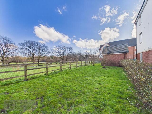 For Sale 2 Bedroom Shared Living/roommate Surrey Great London DS101316084