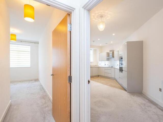 For Sale 2 Bedroom Shared Living/roommate Surrey Greater London DS101856075