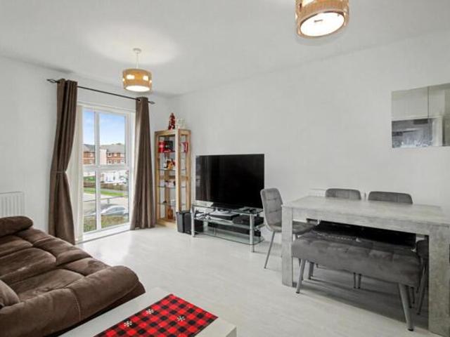 For Sale 2 Bedroom Shared Living/roommate Surrey Hampshire DLS100263269
