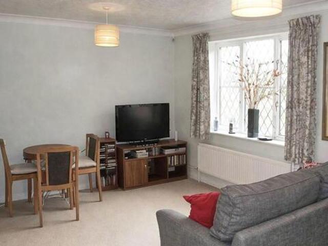 For Sale 2 Bedroom Shared Living/roommate Surrey Hampshire DS99380891