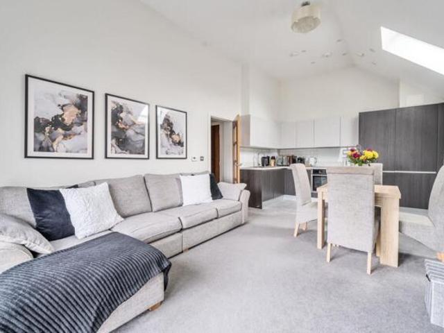 For Sale 2 Bedroom Shared Living/roommate Sutton Scotney Hampshire DLS99344906