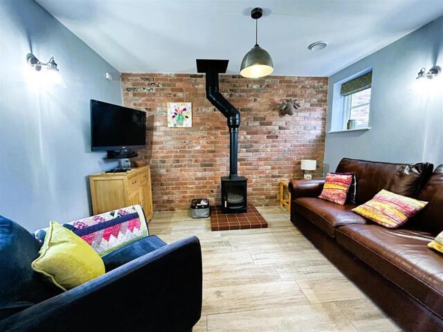 For Sale 2 Bedroom Shared Living/roommate Swanwick Swanwick DLS99641904