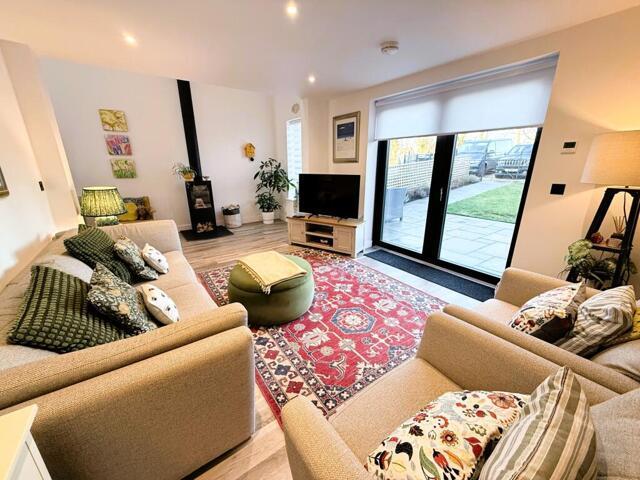 For Sale 2 Bedroom Shared Living/roommate Swindon Swindon DLS99986440