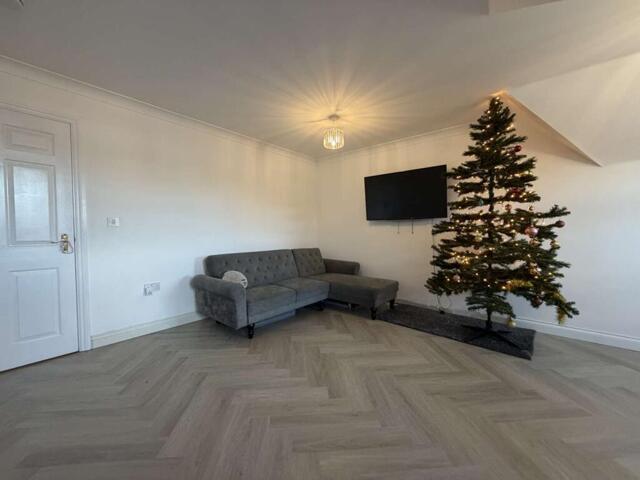 For Sale 2 Bedroom Shared Living/roommate Swindon Wiltshire DLS99029397