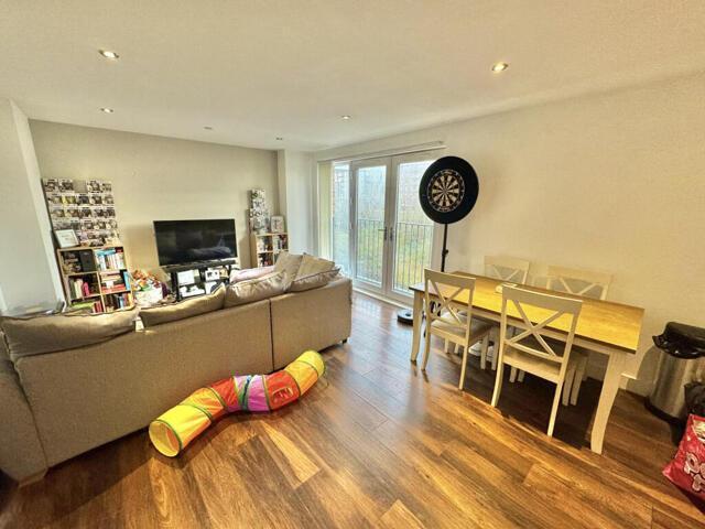 For Sale 2 Bedroom Shared Living/roommate Salford Salford DLS100615308