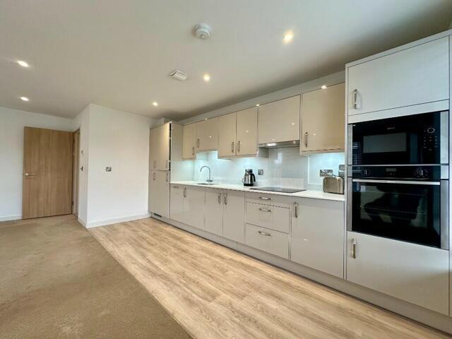 For Sale 2 Bedroom Shared Living/roommate Salisbury Wiltshire DS99641725