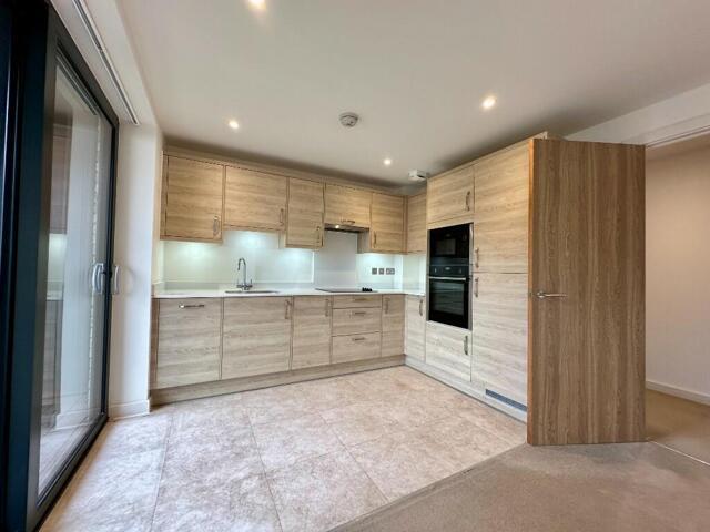 For Sale 2 Bedroom Shared Living/roommate Salisbury Wiltshire DS99808627