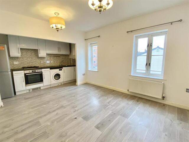 For Sale 2 Bedroom Shared Living/roommate Shrewsbury Shropshire DS99926397