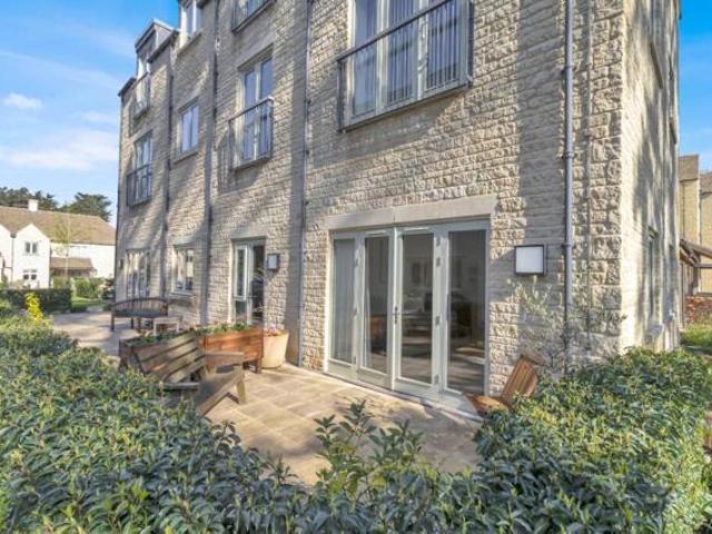 For Sale 2 Bedroom Shared Living/roommate Siddington Gloucestershire DS100953620