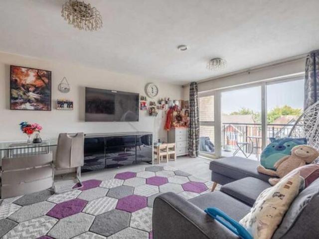 For Sale 2 Bedroom Shared Living/roommate Slough Slough DLS101060250