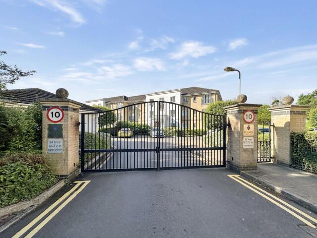 For Sale 2 Bedroom Shared Living/roommate Slough Slough DLS99236928