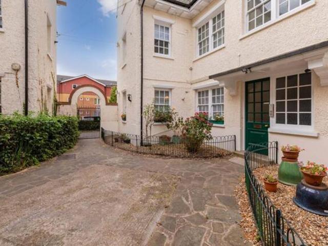 For Sale 2 Bedroom Shared Living/roommate Slough Slough DLS99277831