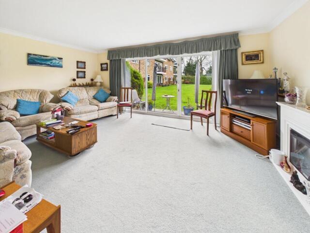 For Sale 2 Bedroom Shared Living/roommate Slough Slough DS101796763
