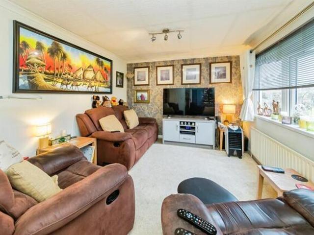 For Sale 2 Bedroom Shared Living/roommate Smallfield Surrey DLS99380886
