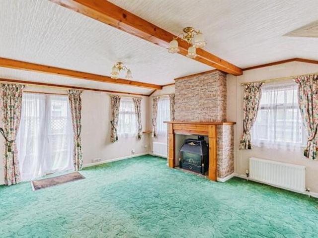 For Sale 2 Bedroom Shared Living/roommate Smallfield Surrey DLS99952193