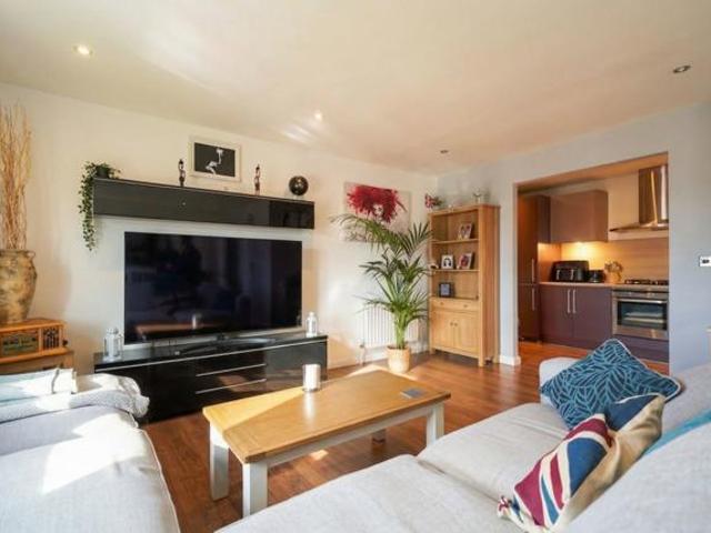 For Sale 2 Bedroom Shared Living/roommate Solihull Solihull DS101678657
