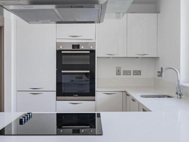 For Sale 2 Bedroom Shared Living/roommate Southampton Southampton DS98903556