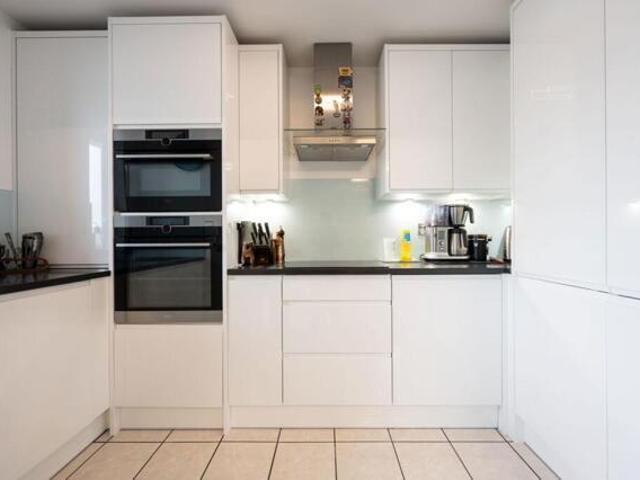 For Sale 2 Bedroom Shared Living/roommate Southampton Southampton DS99840248