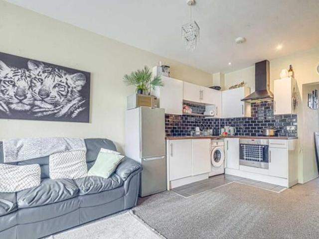 For Sale 2 Bedroom Shared Living/roommate Southend On Sea Southend on Sea DLS99840521
