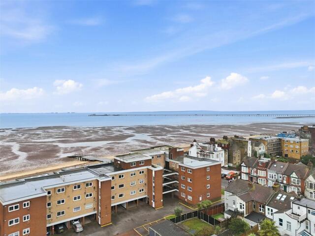 For Sale 2 Bedroom Shared Living/roommate Southend Southend on Sea DLS100540623
