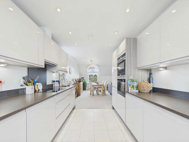 For Sale 2 Bedroom Shared Living/roommate Southend Southend on Sea DS100263347