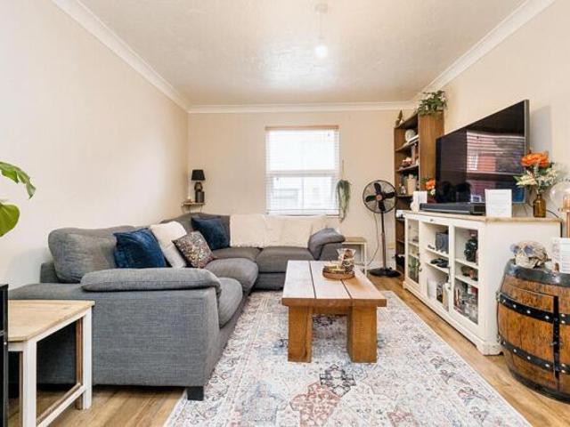 For Sale 2 Bedroom Shared Living/roommate Southminster Essex DS101278327