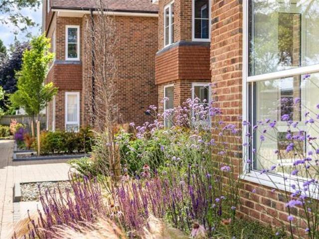 For Sale 2 Bedroom Shared Living/roommate Tadworth Surrey DLS98718531