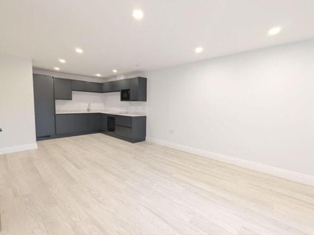 For Sale 2 Bedroom Shared Living/roommate Tonbridge Kent DS98718068